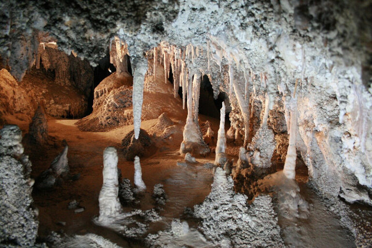 Jenolan Caves l Astounding Cave System - Our Breathing Planet